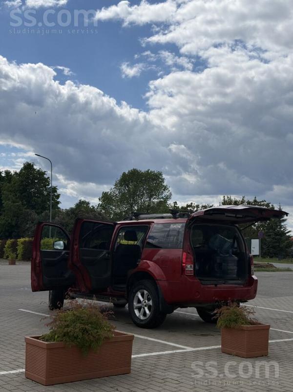 Red Nissan Pathfinder 2008 in Riga, with an engine capacity of 2.50 L and mileage of 432 thousand km for 5600 €, photo 9 on AUTOMOTO.COM.LV