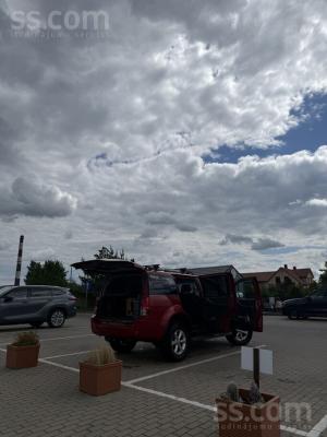Sarkans Nissan Pathfinder 2008 Rīga, ar dzinēja tilpumu 2.50 L un nobraukumu 432 tūkst. km par 5600 €, foto 13 vietnē AUTOMOTO.COM.LV