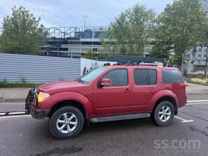Red Nissan Pathfinder 2008 in Riga, with an engine capacity of 2.50 L and mileage of 433 thousand km for 4900 €, photo 3 on AUTOMOTO.COM.LV