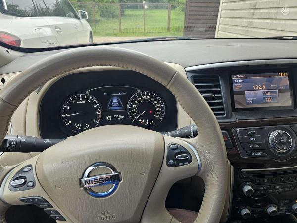 Red Nissan Pathfinder 2015 in Kaunas, with an engine capacity of 3.50 L and mileage of 160 thousand km for 7300 €, photo 3 on AUTOMOTO.COM.LV