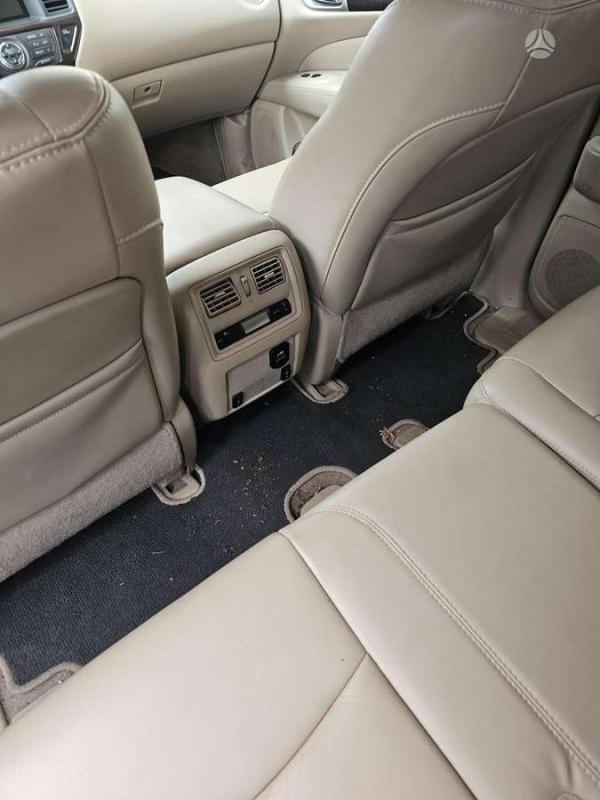 Red Nissan Pathfinder 2015 in Kaunas, with an engine capacity of 3.50 L and mileage of 160 thousand km for 7300 €, photo 8 on AUTOMOTO.COM.LV