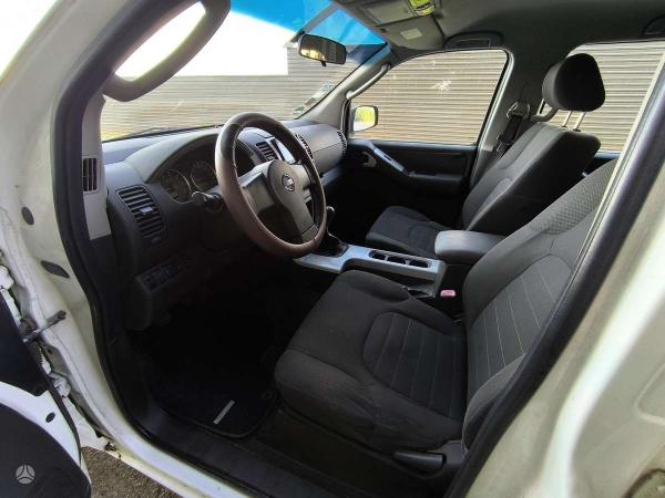 White Nissan Pathfinder 2008 in Marijampole, with an engine capacity of 2.49 L and mileage of 298 thousand km for 4800 €, photo 10 on AUTOMOTO.COM.LV