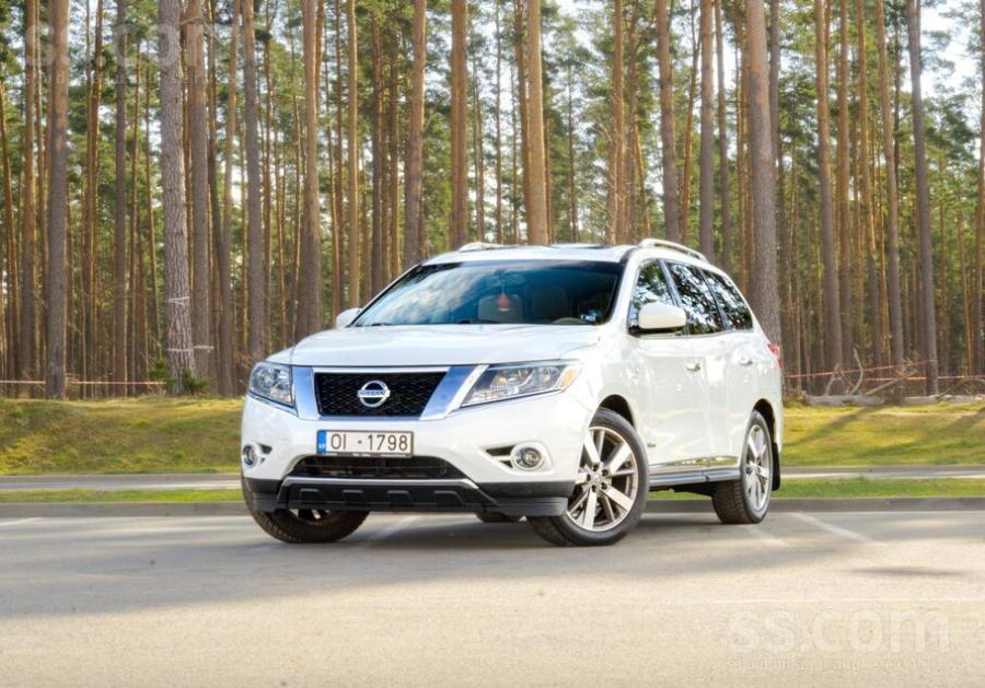 Balts Nissan Pathfinder 2014 Rīga, ar dzinēja tilpumu 2.50 L un nobraukumu 150 tūkst. km par 11190 €, foto 1 vietnē AUTOMOTO.COM.LV