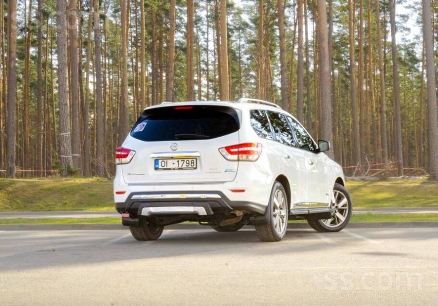Balts Nissan Pathfinder 2014 Rīga, ar dzinēja tilpumu 2.50 L un nobraukumu 150 tūkst. km par 11190 €, foto 6 vietnē AUTOMOTO.COM.LV