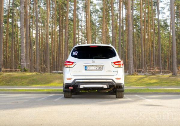 Balts Nissan Pathfinder 2014 Rīga, ar dzinēja tilpumu 2.50 L un nobraukumu 150 tūkst. km par 11190 €, foto 6 vietnē AUTOMOTO.COM.LV