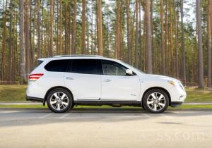 Balts Nissan Pathfinder 2014 Rīga, ar dzinēja tilpumu 2.50 L un nobraukumu 150 tūkst. km par 11190 €, foto 9 vietnē AUTOMOTO.COM.LV