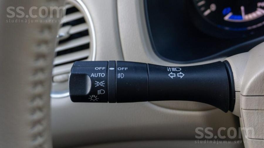 Balts Nissan Pathfinder 2014 Rīga, ar dzinēja tilpumu 2.50 L un nobraukumu 150 tūkst. km par 11190 €, foto 24 vietnē AUTOMOTO.COM.LV