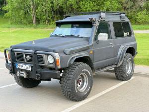Black Nissan Patrol 1990 in Vilnius, with an engine capacity of 2.83 L and mileage of 200 thousand km for 8700 €, photo  on AUTOMOTO.COM.LV