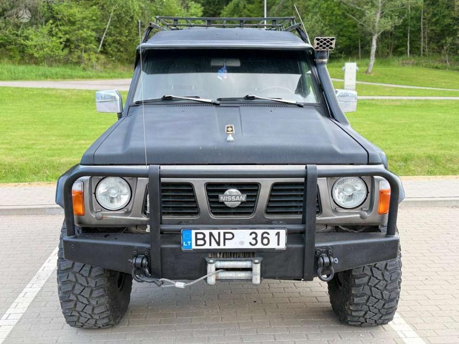 Melns Nissan Patrol 1990 Viļņa, ar dzinēja tilpumu 2.83 L un nobraukumu 200 tūkst. km par 8700 €, foto 3 vietnē AUTOMOTO.COM.LV
