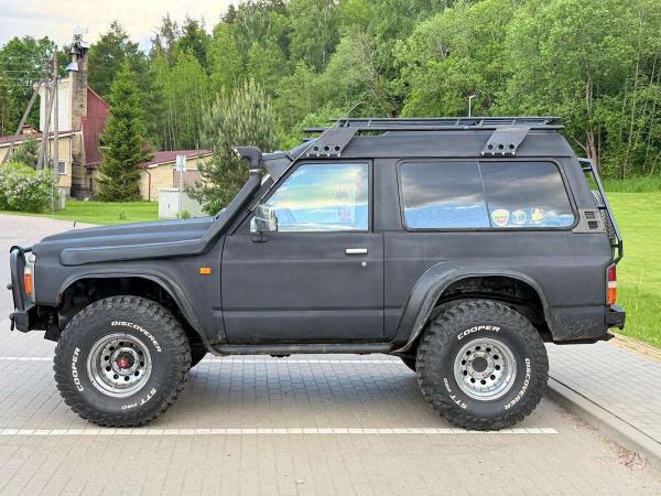 Black Nissan Patrol 1990 in Vilnius, with an engine capacity of 2.83 L and mileage of 200 thousand km for 8700 €, photo 3 on AUTOMOTO.COM.LV
