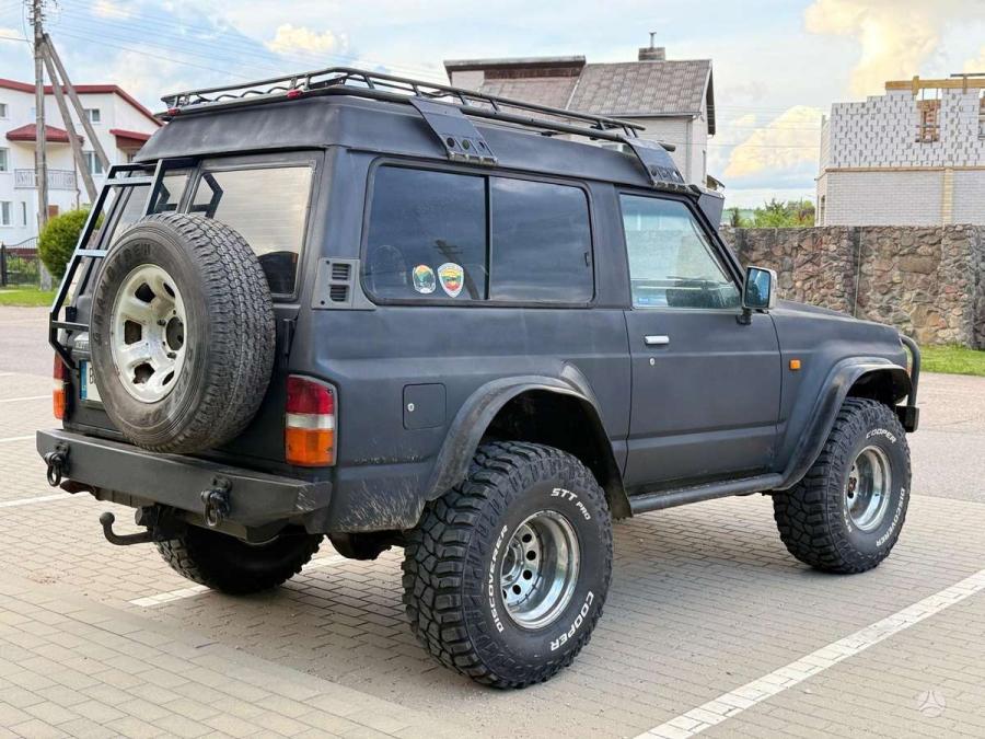 Melns Nissan Patrol 1990 Viļņa, ar dzinēja tilpumu 2.83 L un nobraukumu 200 tūkst. km par 8700 €, foto 7 vietnē AUTOMOTO.COM.LV