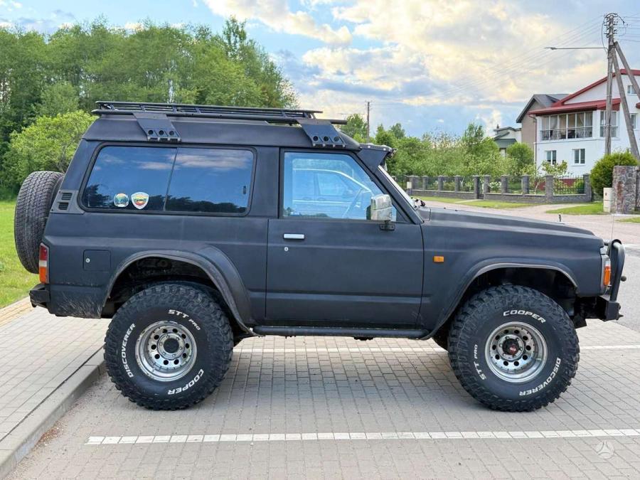 Melns Nissan Patrol 1990 Viļņa, ar dzinēja tilpumu 2.83 L un nobraukumu 200 tūkst. km par 8700 €, foto 8 vietnē AUTOMOTO.COM.LV