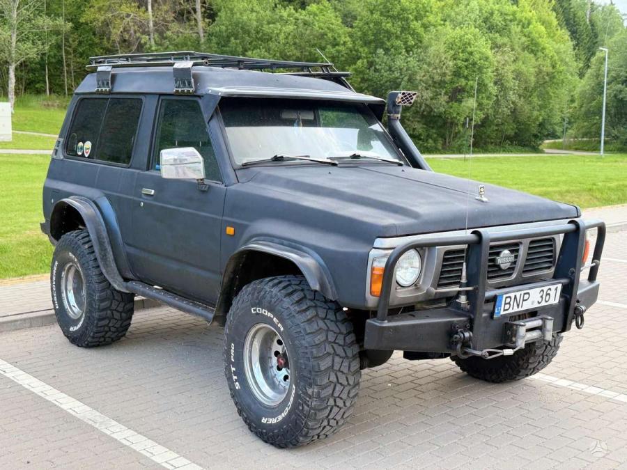 Melns Nissan Patrol 1990 Viļņa, ar dzinēja tilpumu 2.83 L un nobraukumu 200 tūkst. km par 8700 €, foto 9 vietnē AUTOMOTO.COM.LV