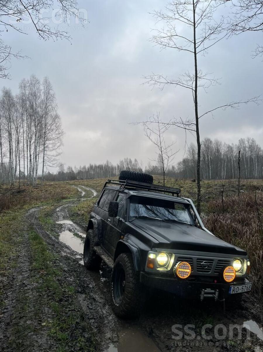Melns Nissan Patrol 1991 Preiļi, ar dzinēja tilpumu 2.80 L un nobraukumu 239 tūkst. km par 7400 €, foto 9 vietnē AUTOMOTO.COM.LV