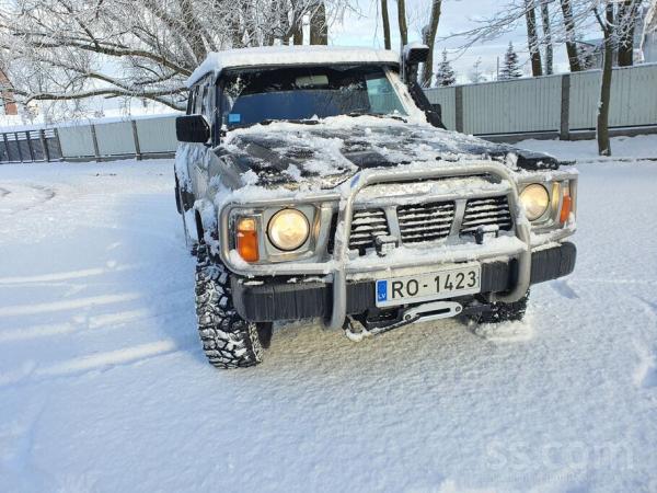 Black Nissan Patrol 1992 in Liepaja, with an engine capacity of 2.80 L and mileage of 400 thousand km for 3500 €, photo 1 on AUTOMOTO.COM.LV