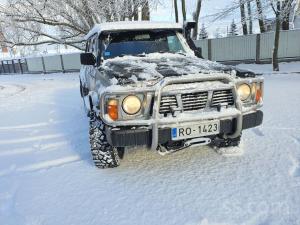 Melns Nissan Patrol 1992 Liepāja, ar dzinēja tilpumu 2.80 L un nobraukumu 400 tūkst. km par 3500 €, foto  vietnē AUTOMOTO.COM.LV