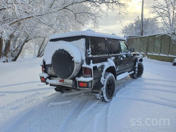 Black Nissan Patrol 1992 in Liepaja, with an engine capacity of 2.80 L and mileage of 400 thousand km for 3500 €, photo 4 on AUTOMOTO.COM.LV