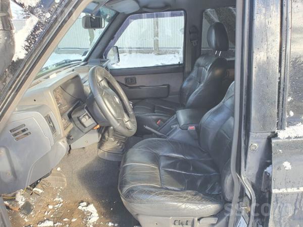 Black Nissan Patrol 1992 in Liepaja, with an engine capacity of 2.80 L and mileage of 400 thousand km for 3500 €, photo 8 on AUTOMOTO.COM.LV