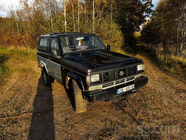 Black Nissan Patrol 1992 in Jekabpils, with an engine capacity of 2.80 L and mileage of 365 thousand km for 4500 €, photo 1 on AUTOMOTO.COM.LV