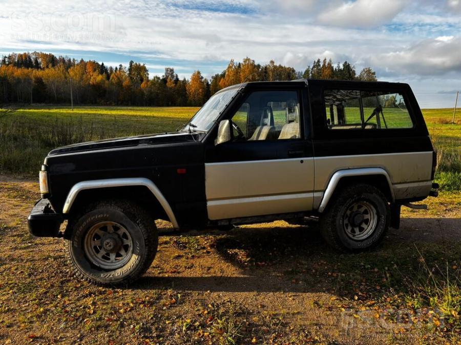 Black Nissan Patrol 1992 in Jekabpils, with an engine capacity of 2.80 L and mileage of 365 thousand km for 4500 €, photo 4 on AUTOMOTO.COM.LV