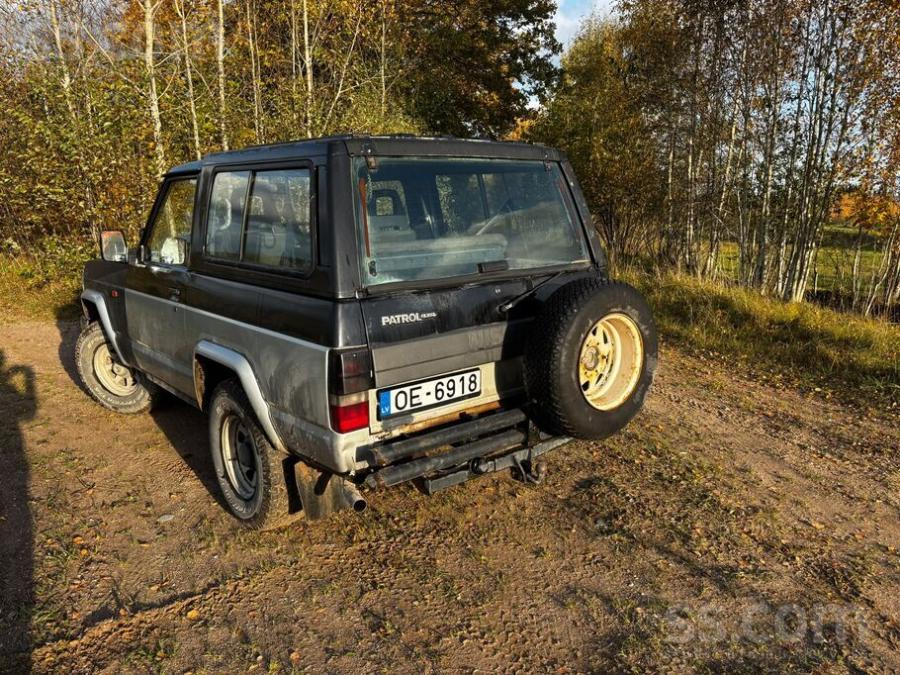 Black Nissan Patrol 1992 in Jekabpils, with an engine capacity of 2.80 L and mileage of 365 thousand km for 4500 €, photo 5 on AUTOMOTO.COM.LV