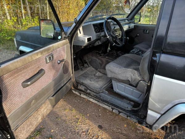Black Nissan Patrol 1992 in Jekabpils, with an engine capacity of 2.80 L and mileage of 365 thousand km for 4500 €, photo 8 on AUTOMOTO.COM.LV