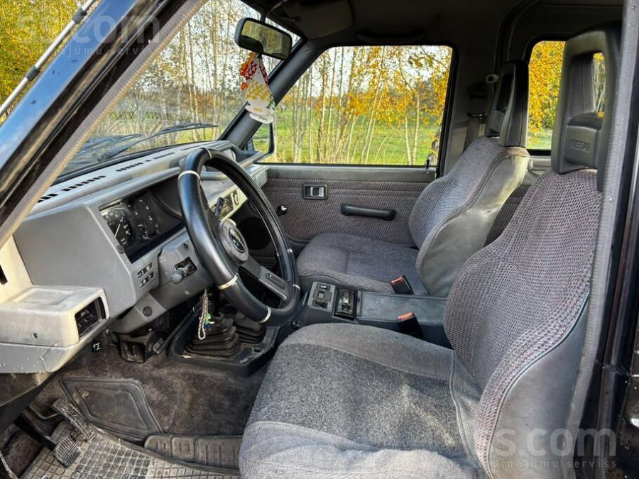 Black Nissan Patrol 1992 in Jekabpils, with an engine capacity of 2.80 L and mileage of 365 thousand km for 4500 €, photo 11 on AUTOMOTO.COM.LV