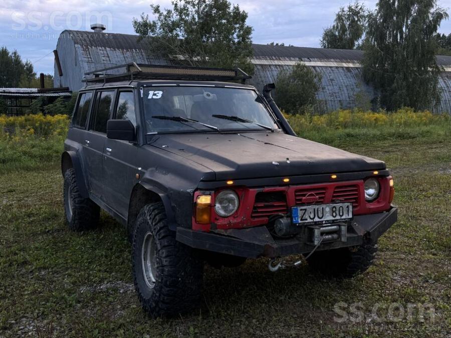 Black Nissan Patrol 1995 in Riga, with an engine capacity of 2.80 L and mileage of 0 thousand km for 3500 €, photo 4 on AUTOMOTO.COM.LV