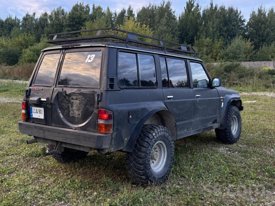 Black Nissan Patrol 1995 in Riga, with an engine capacity of 2.80 L and mileage of 0 thousand km for 3500 €, photo 5 on AUTOMOTO.COM.LV