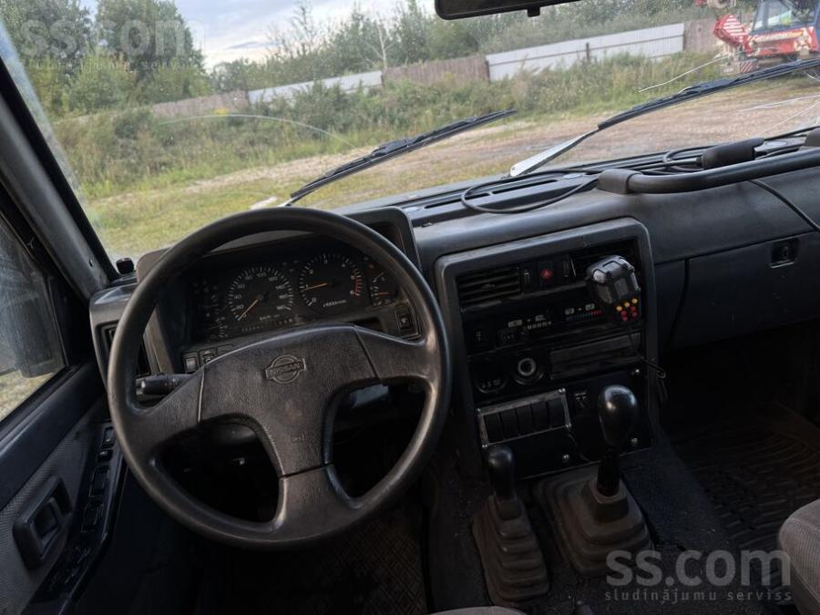 Black Nissan Patrol 1995 in Riga, with an engine capacity of 2.80 L and mileage of 0 thousand km for 3500 €, photo 10 on AUTOMOTO.COM.LV