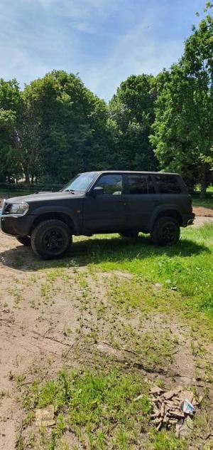 Melns Nissan Patrol 1999 Viļņa, ar dzinēja tilpumu 2.80 L un nobraukumu 263 tūkst. km par 6000 €, foto 3 vietnē AUTOMOTO.COM.LV