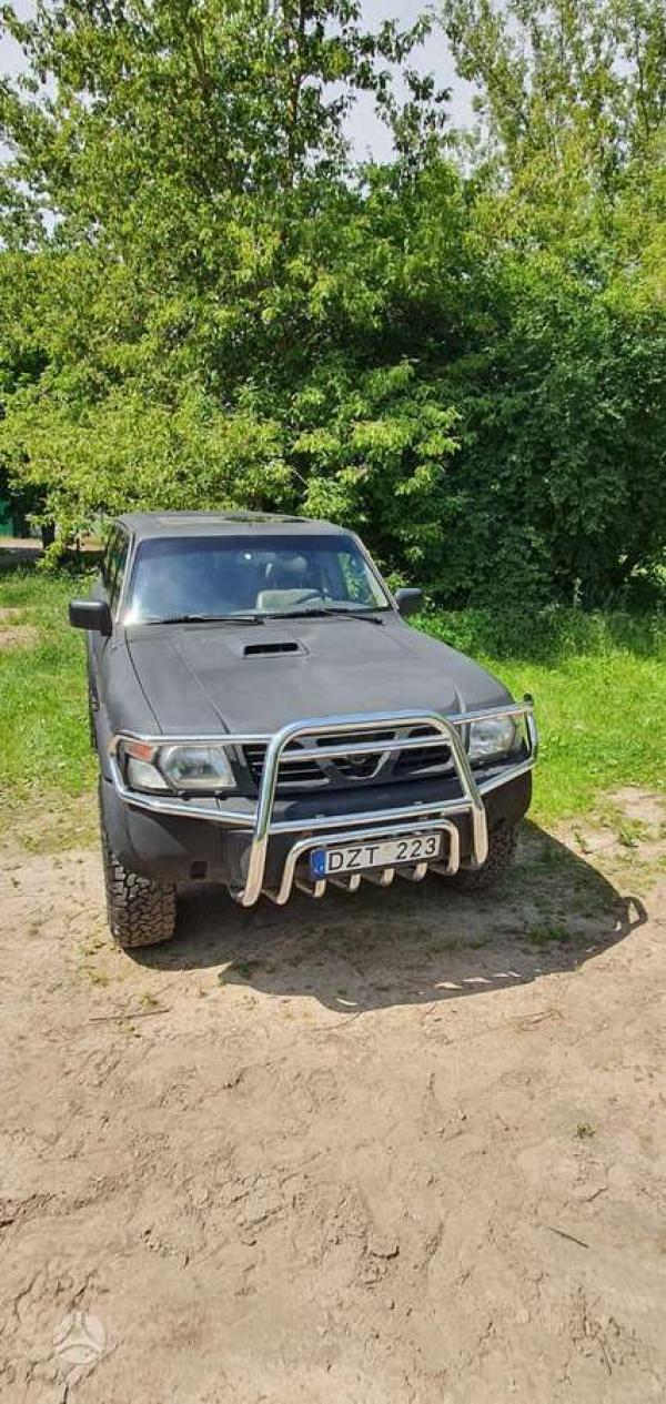 Melns Nissan Patrol 1999 Viļņa, ar dzinēja tilpumu 2.80 L un nobraukumu 263 tūkst. km par 6000 €, foto 4 vietnē AUTOMOTO.COM.LV