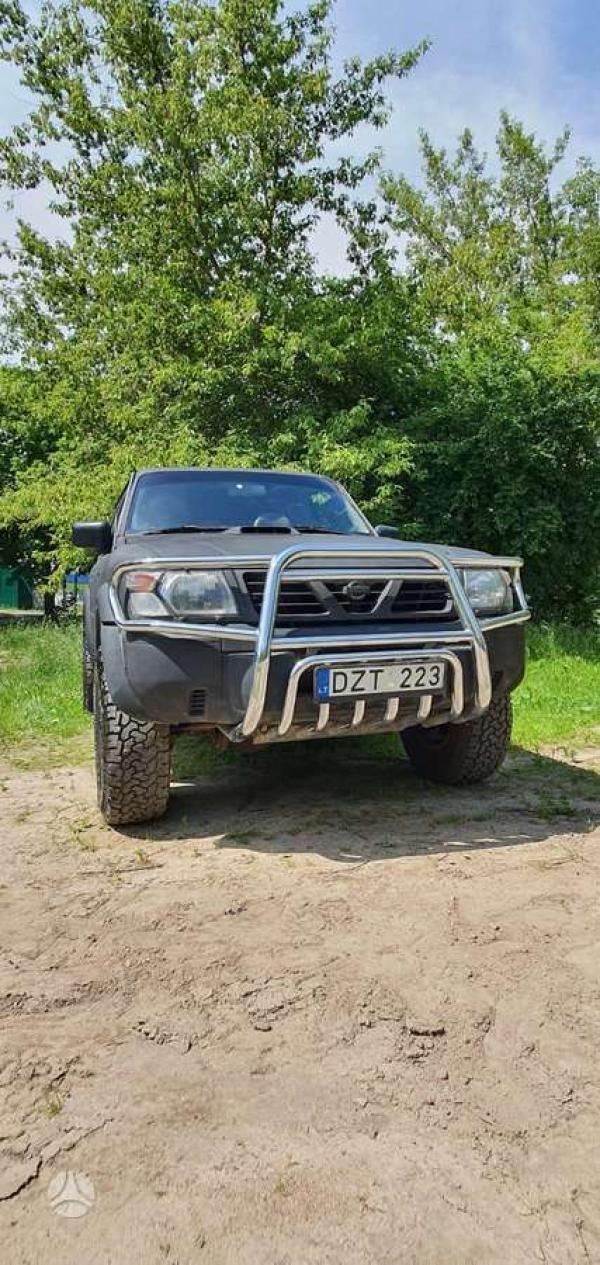 Melns Nissan Patrol 1999 Viļņa, ar dzinēja tilpumu 2.80 L un nobraukumu 263 tūkst. km par 6000 €, foto 5 vietnē AUTOMOTO.COM.LV