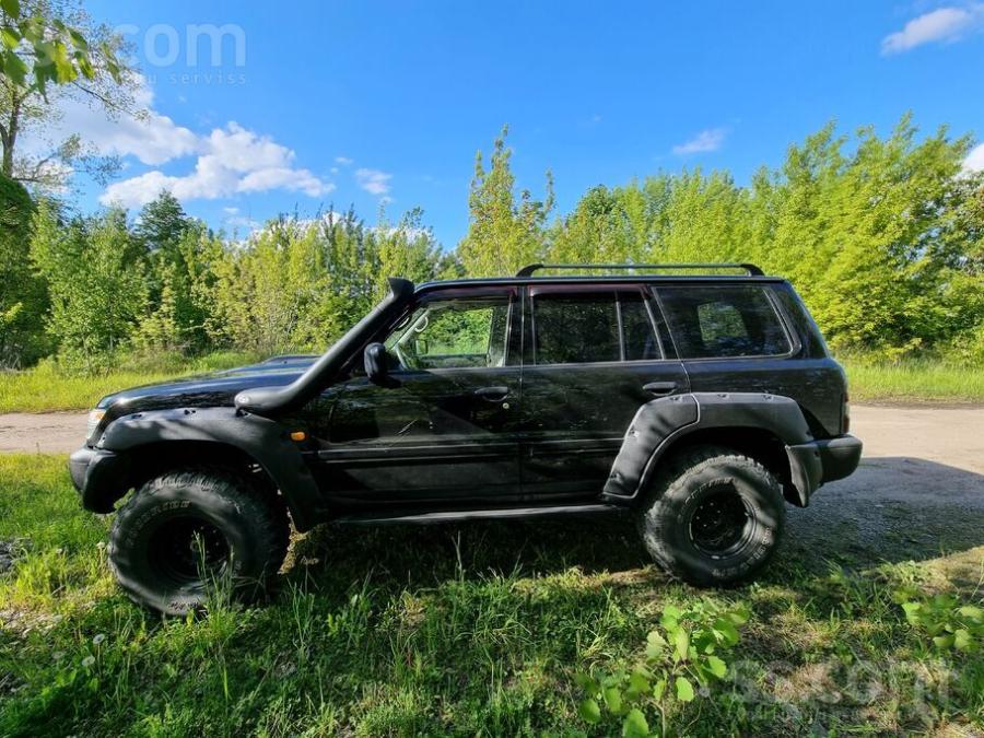 Melns Nissan Patrol 2000 Jelgava, ar dzinēja tilpumu 3.00 L un nobraukumu 276 tūkst. km par 12500 €, foto 1 vietnē AUTOMOTO.COM.LV