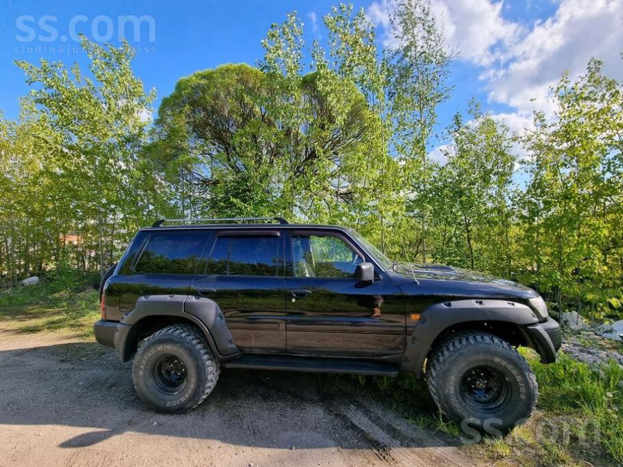 Melns Nissan Patrol 2000 Jelgava, ar dzinēja tilpumu 3.00 L un nobraukumu 276 tūkst. km par 12500 €, foto 3 vietnē AUTOMOTO.COM.LV