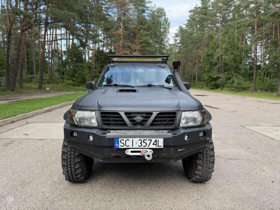 Melns Nissan Patrol 2000 Viļņa, ar dzinēja tilpumu 2.83 L un nobraukumu 253 tūkst. km par 9400 €, foto 3 vietnē AUTOMOTO.COM.LV