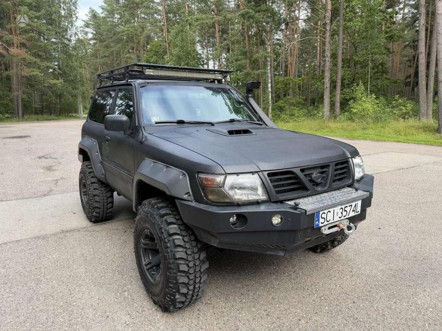 Melns Nissan Patrol 2000 Viļņa, ar dzinēja tilpumu 2.83 L un nobraukumu 253 tūkst. km par 9400 €, foto 4 vietnē AUTOMOTO.COM.LV