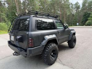 Melns Nissan Patrol 2000 Viļņa, ar dzinēja tilpumu 2.83 L un nobraukumu 253 tūkst. km par 9400 €, foto 5 vietnē AUTOMOTO.COM.LV