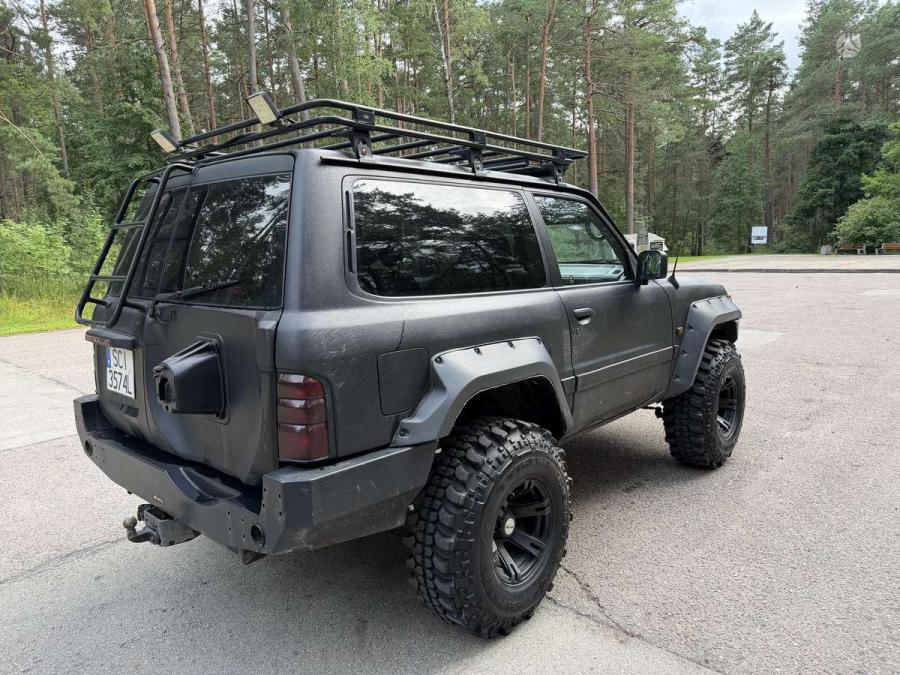 Melns Nissan Patrol 2000 Viļņa, ar dzinēja tilpumu 2.83 L un nobraukumu 253 tūkst. km par 9400 €, foto 5 vietnē AUTOMOTO.COM.LV