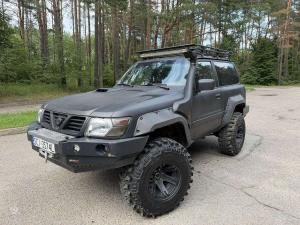 Melns Nissan Patrol 2000 Viļņa, ar dzinēja tilpumu 2.83 L un nobraukumu 253 tūkst. km par 9400 €, foto 8 vietnē AUTOMOTO.COM.LV