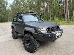 Melns Nissan Patrol 2000 Viļņa, ar dzinēja tilpumu 2.83 L un nobraukumu 253 tūkst. km par 9400 €, foto 9 vietnē AUTOMOTO.COM.LV