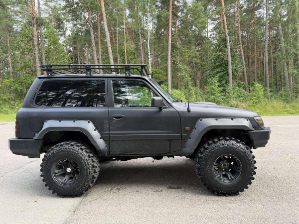 Melns Nissan Patrol 2000 Viļņa, ar dzinēja tilpumu 2.83 L un nobraukumu 253 tūkst. km par 9400 €, foto 10 vietnē AUTOMOTO.COM.LV