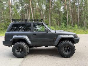 Melns Nissan Patrol 2000 Viļņa, ar dzinēja tilpumu 2.83 L un nobraukumu 253 tūkst. km par 9400 €, foto 11 vietnē AUTOMOTO.COM.LV