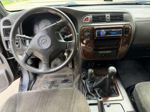 Melns Nissan Patrol 2000 Viļņa, ar dzinēja tilpumu 2.83 L un nobraukumu 253 tūkst. km par 9400 €, foto 22 vietnē AUTOMOTO.COM.LV