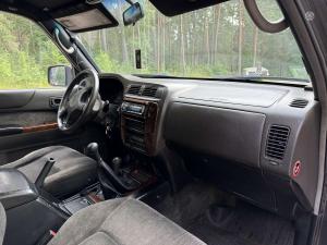 Melns Nissan Patrol 2000 Viļņa, ar dzinēja tilpumu 2.83 L un nobraukumu 253 tūkst. km par 9400 €, foto 24 vietnē AUTOMOTO.COM.LV