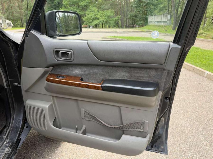 Melns Nissan Patrol 2000 Viļņa, ar dzinēja tilpumu 2.83 L un nobraukumu 253 tūkst. km par 9400 €, foto 25 vietnē AUTOMOTO.COM.LV