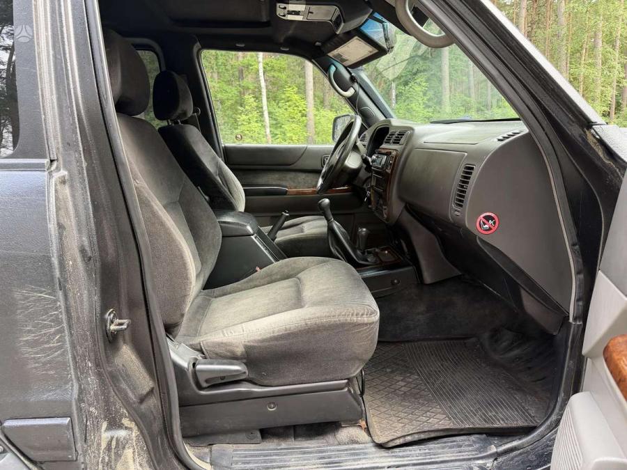 Melns Nissan Patrol 2000 Viļņa, ar dzinēja tilpumu 2.83 L un nobraukumu 253 tūkst. km par 9400 €, foto 26 vietnē AUTOMOTO.COM.LV