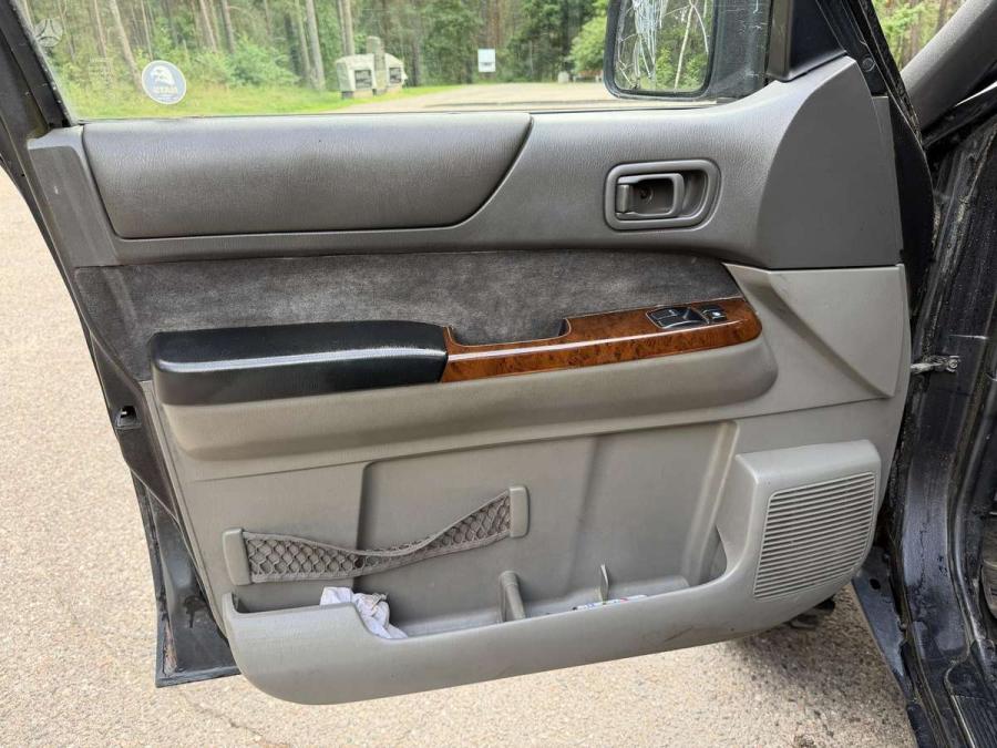 Melns Nissan Patrol 2000 Viļņa, ar dzinēja tilpumu 2.83 L un nobraukumu 253 tūkst. km par 9400 €, foto 27 vietnē AUTOMOTO.COM.LV