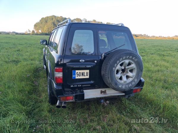 Black Nissan Patrol 2001 in Tallinn, with an engine capacity of 3.00 L and mileage of 0 thousand km for 7900 €, photo 6 on AUTOMOTO.COM.LV