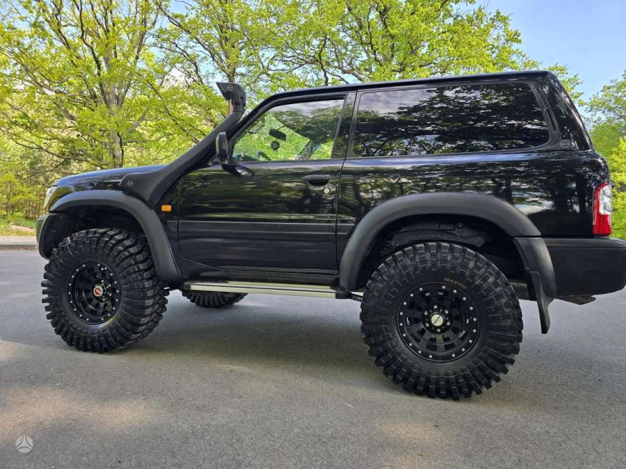 Black Nissan Patrol 2003 in Jurbarkas, with an engine capacity of 3.00 L and mileage of 230 thousand km for 11300 €, photo 15 on AUTOMOTO.COM.LV